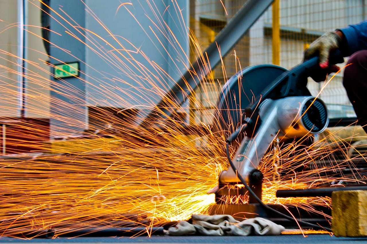 How to Identify the Hazards and Risks When Using Power Tools in the ...